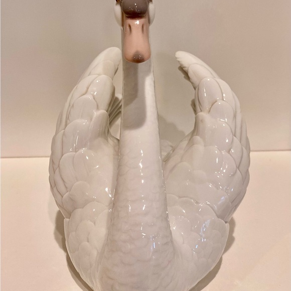 Lladro Accents Lladro Glazed Ceramic Swan Poshmark